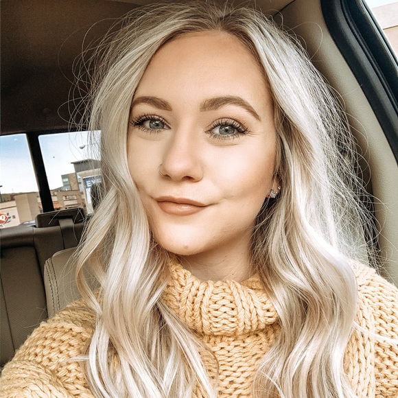 Allyson's Closet (@allysonpabst) | Poshmark